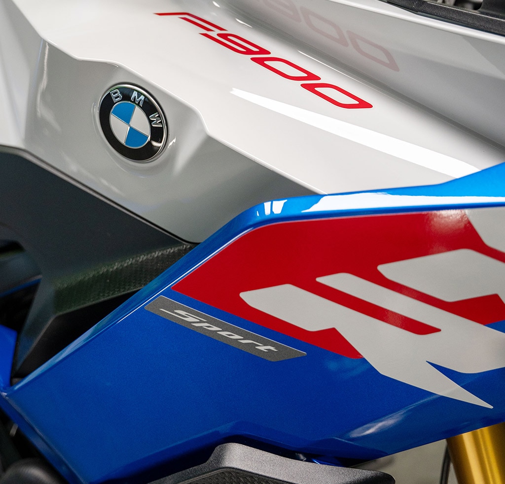 Data and equipment | F 900 XR | BMW Motorrad
